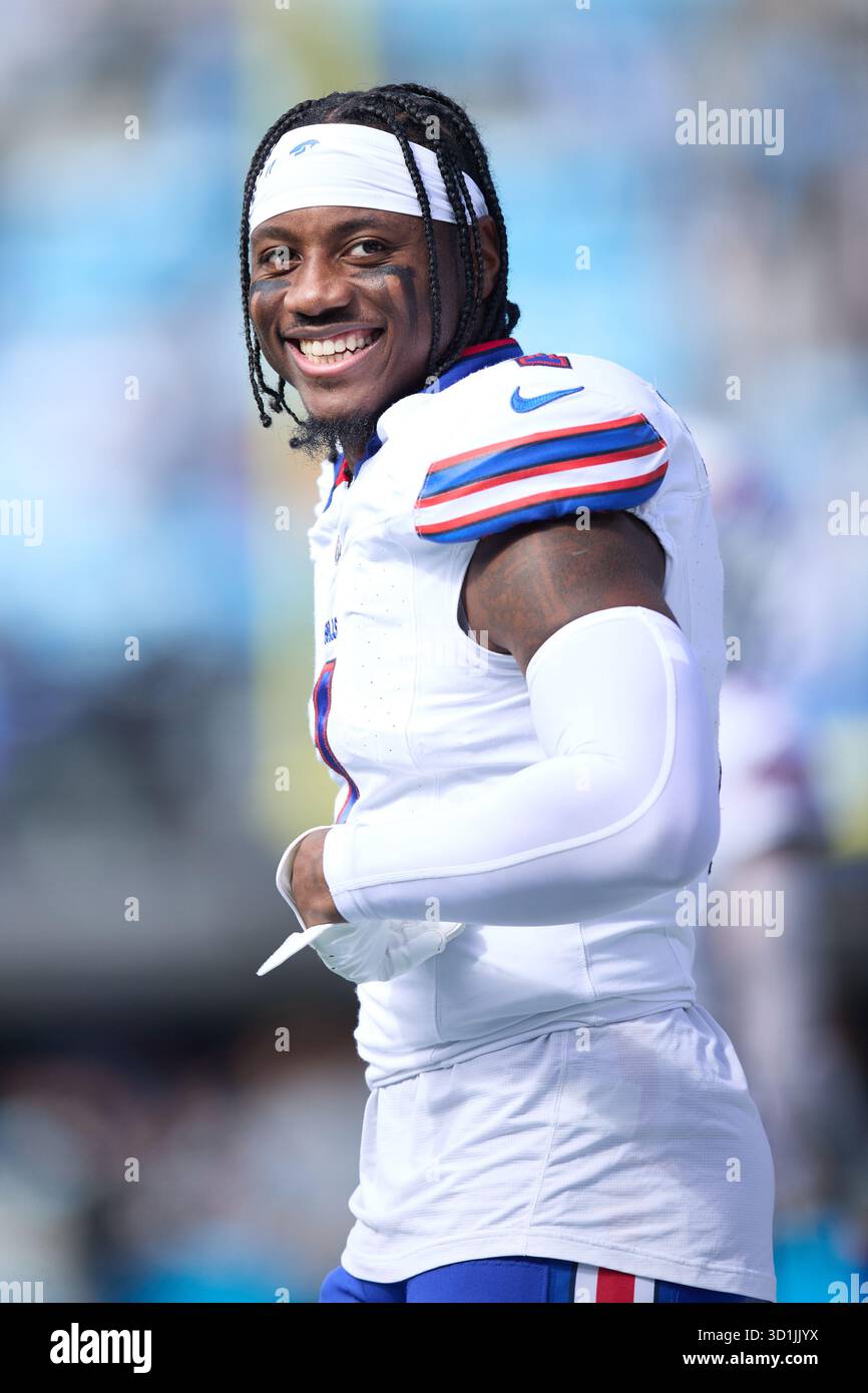 Buffalo Bills wide receiver Curtis Samuel (1) warms up prior to an NFL ...