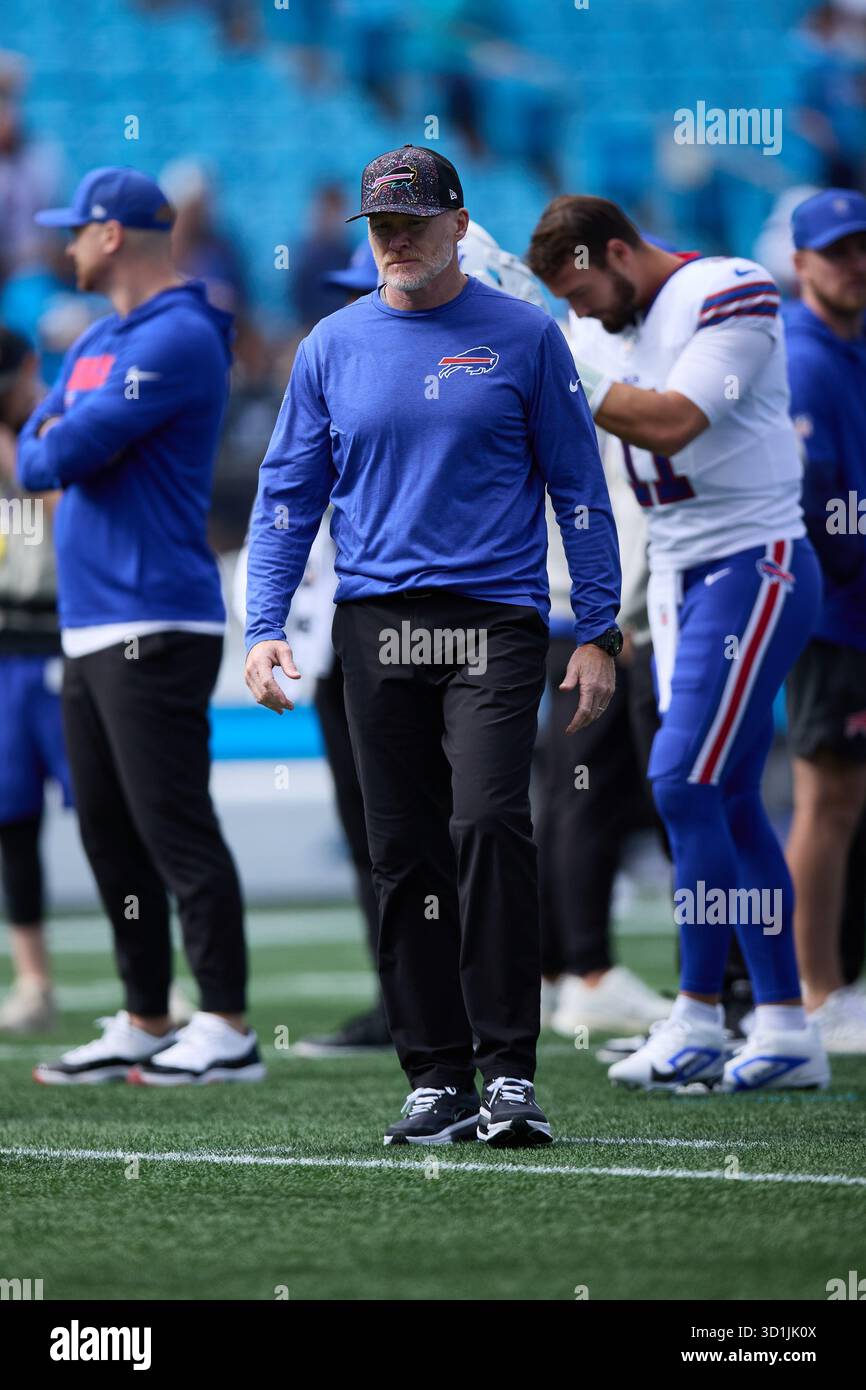 Buffalo Bills head coach Sean McDermott watches his team warm up prior ...
