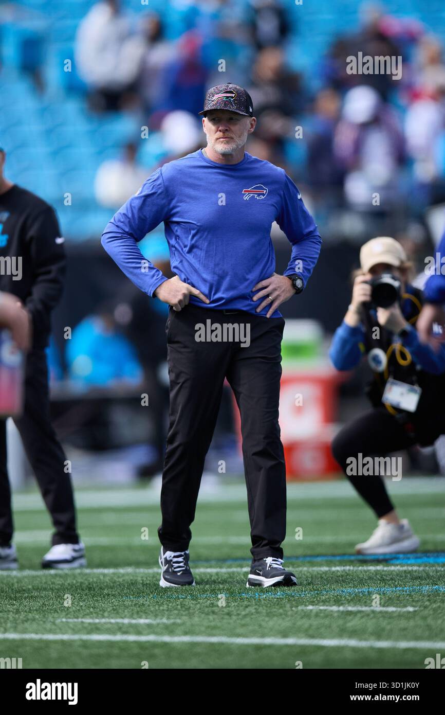 Buffalo Bills head coach Sean McDermott watches his team warm up prior ...
