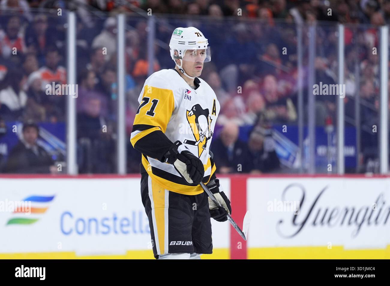 Pittsburgh Penguins' Evgeni Malkin plays during an NHL hockey game ...