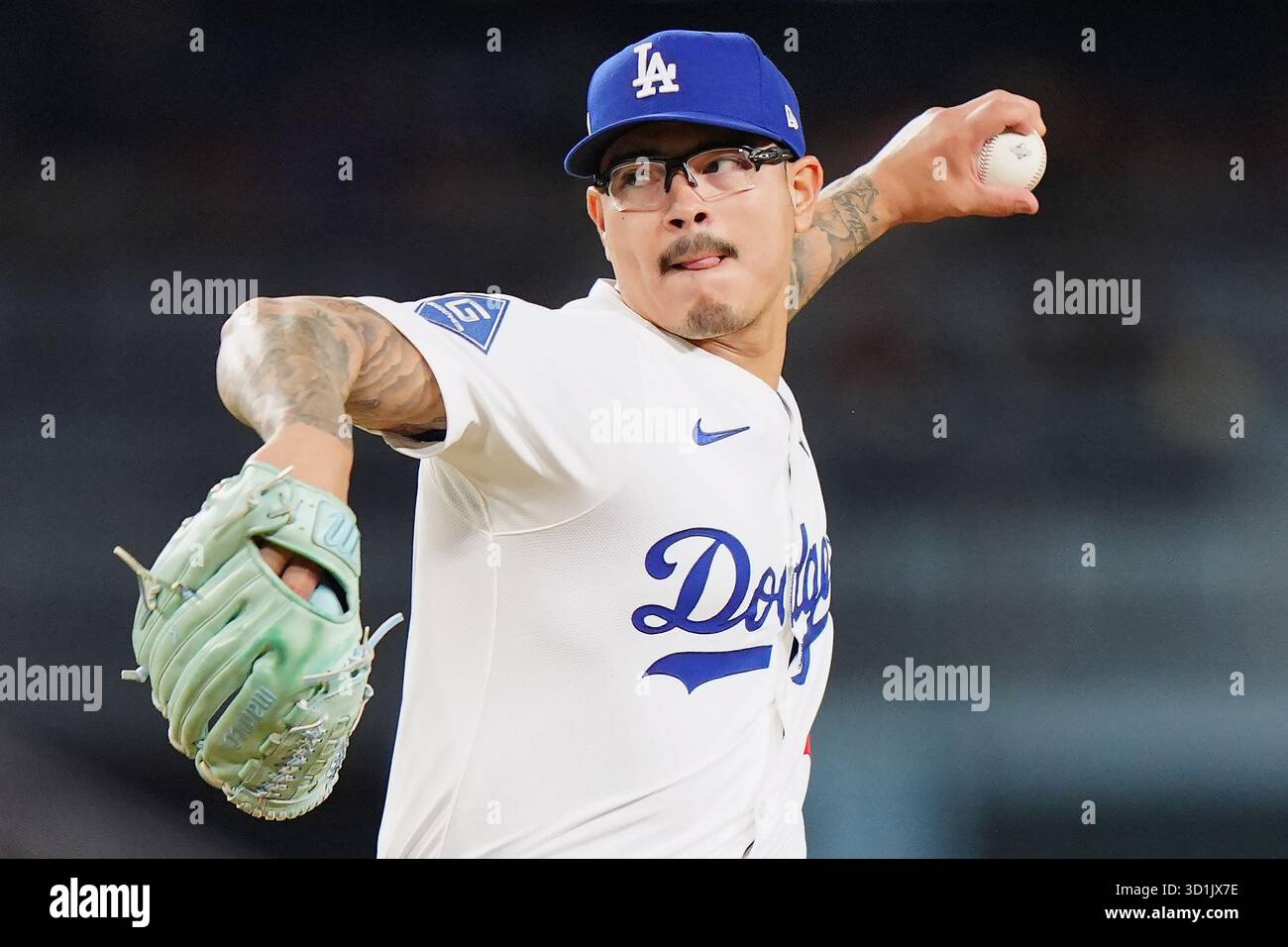 Los Angeles Dodgers pitcher Anthony Banda (43) delivers a pitch against ...