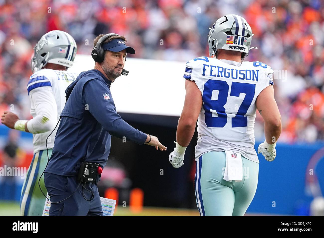 Dallas Cowboys head coach Brian Schottenheimer shakes hands with Dallas ...