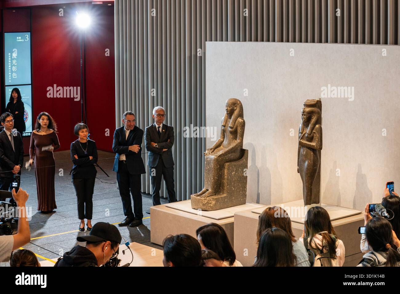 Hong Kong,China.28th October 2025. People view statues during a crate ...