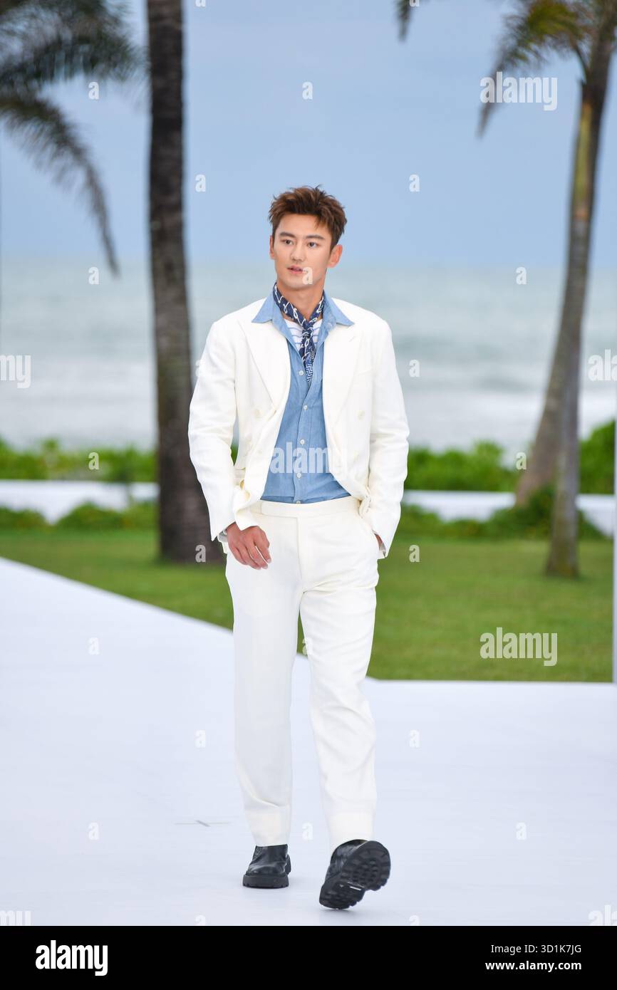 Sanya,China.28th October 2025. Former swimmer Ning Zetao arrives at ...
