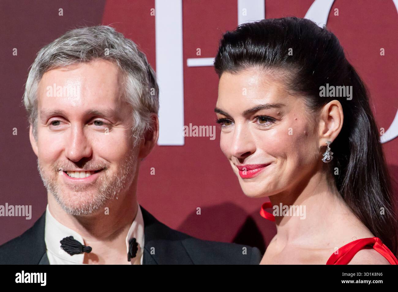 NEW YORK, NEW YORK - OCTOBER 28: (L-R) Adam Shulman and Anne Hathaway ...
