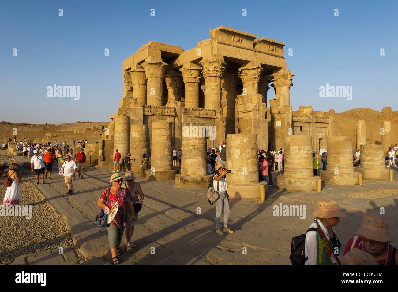 Aswan massive stone columns hi-res stock photography and images - Alamy