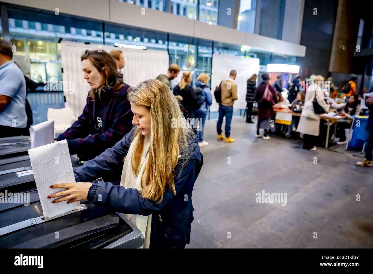 THE HAGUE - People are voting for the House of Representatives ...