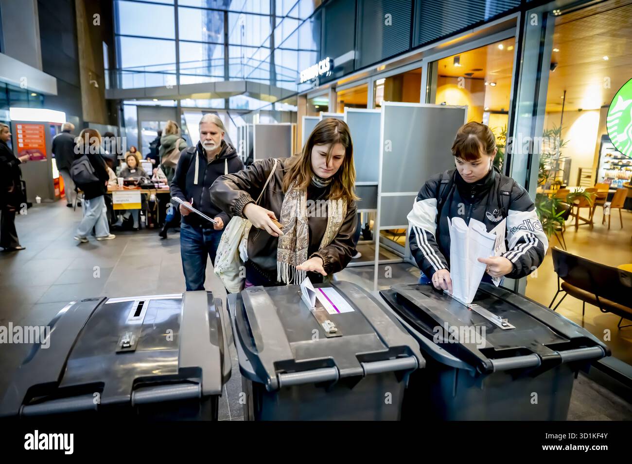 THE HAGUE - People are voting for the House of Representatives ...