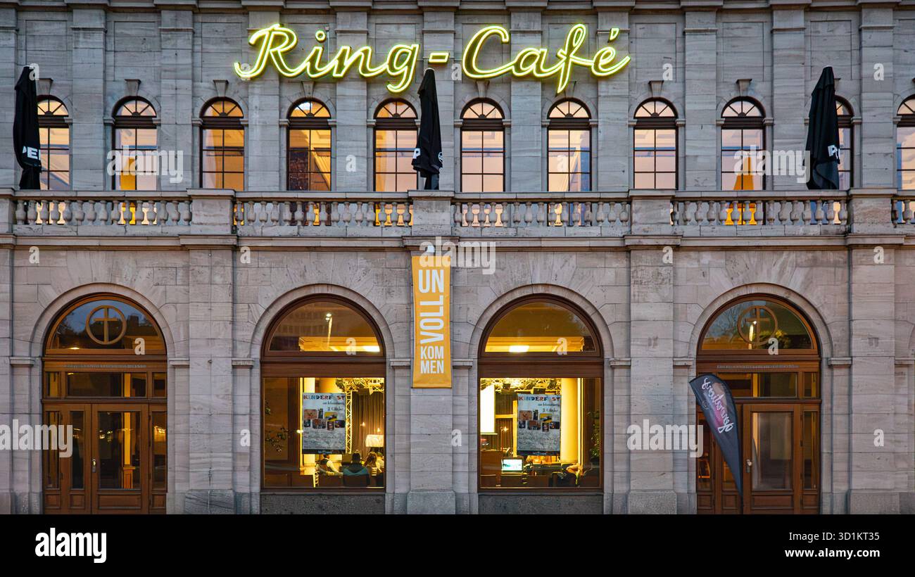 Vintage street scene in leipzig hi-res stock photography and images - Alamy