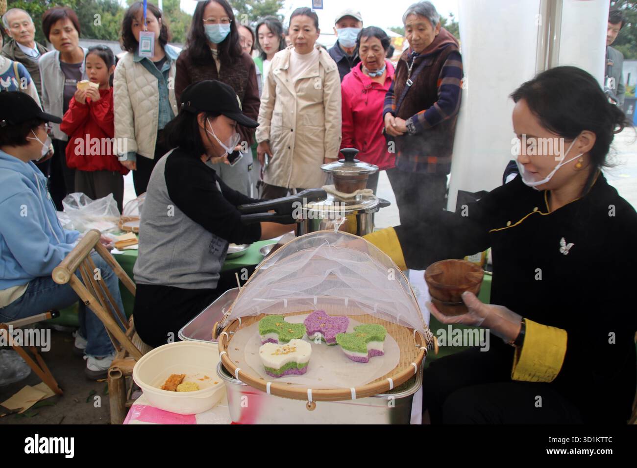 People flock to a fair at Guihua Park in Suzhou City, east China's ...