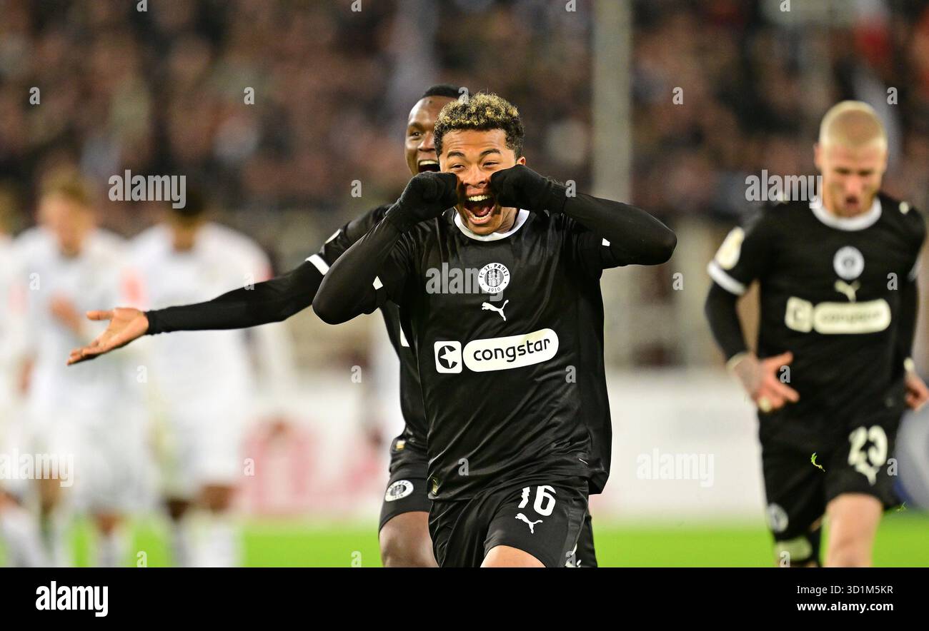 Final celebration St. Pauli, from left Abdoulie Ceesay, Joel Chima ...