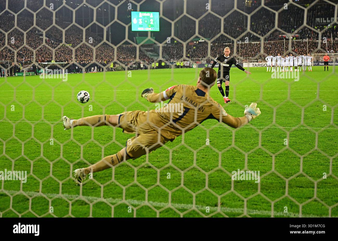 2:0 Goal, Penalty Kick, v.l. Goalkeeper Oliver Baumann (Hoffenheim ...