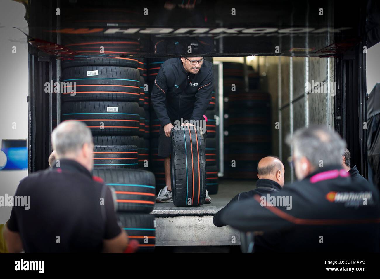 Cheste, Espagne. 29th Oct, 2025. Hankook Staff, pneus, tyres, tyre ...