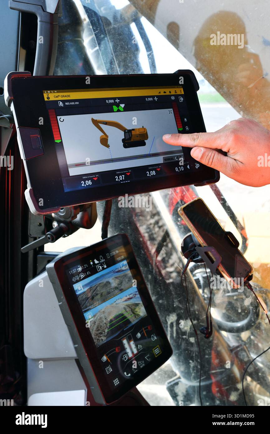 Digger excavator loader screen hi-res stock photography and images - Alamy