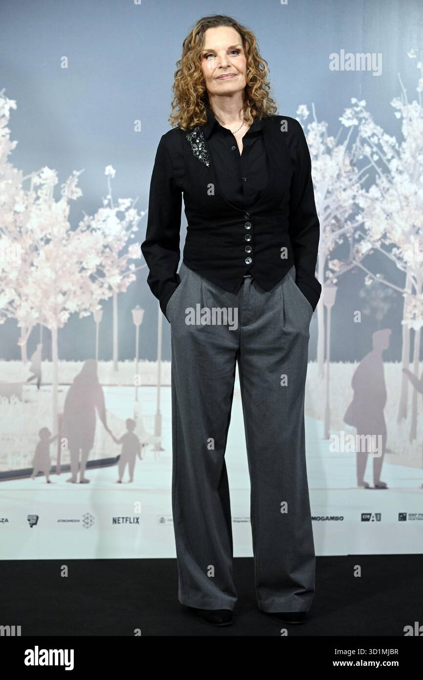 Actress Isabelle Renauld poses at the photocall of the film 'Siempre es ...