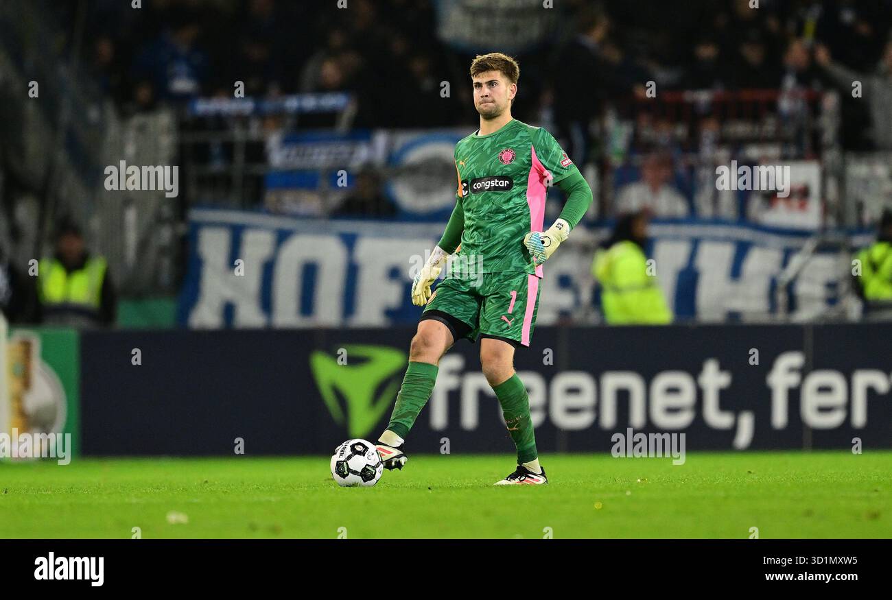 Goalkeeper Ben Voll (St. Pauli) Hamburg, October 28, 2025, Soccer, DFB ...