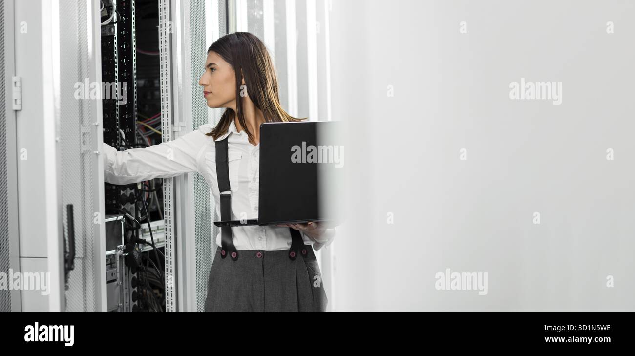 Portrait woman in server hi-res stock photography and images - Alamy