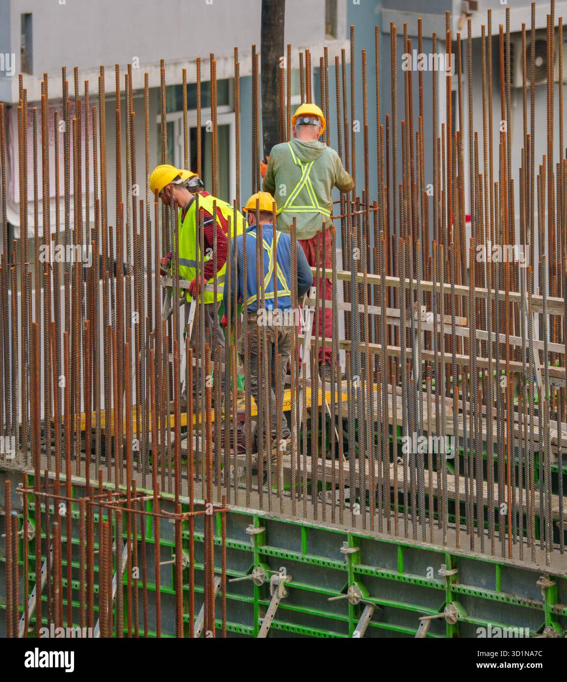Team builders working rebar hi-res stock photography and images - Alamy