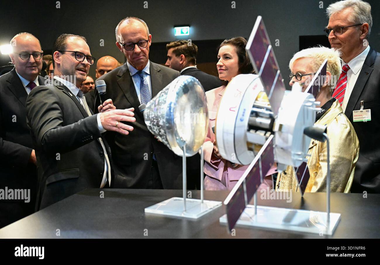 29 October 2025, Berlin: Federal Chancellor Friedrich Merz (3rd from ...