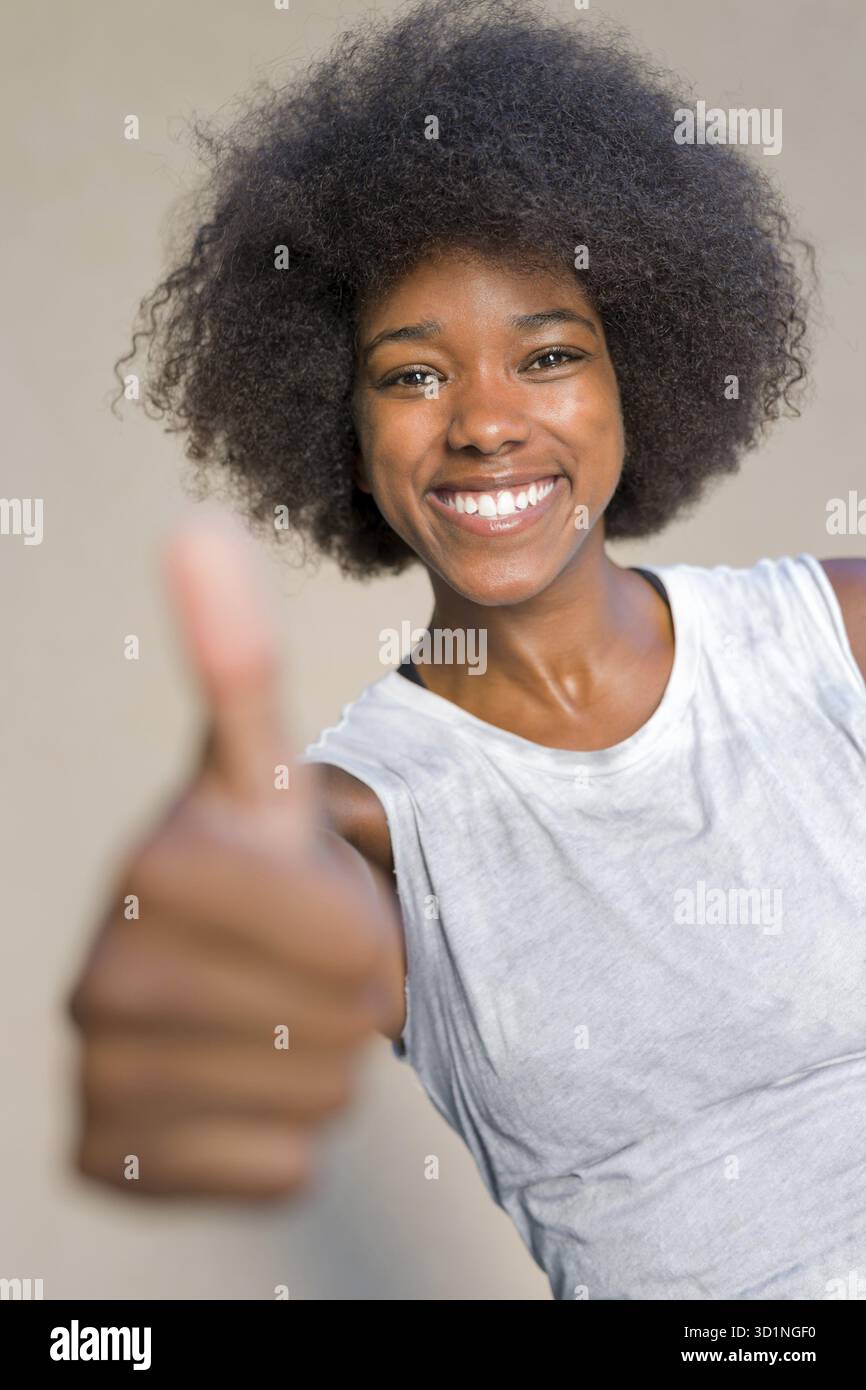 Beautiful young African woman smiling Stock Photo - Alamy