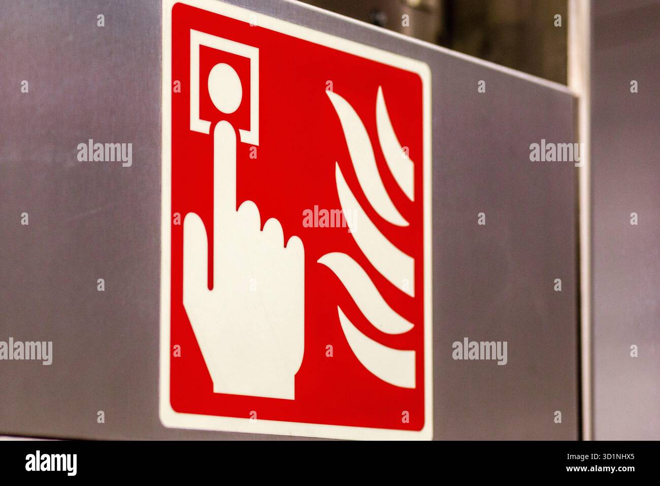 Fire alarm red signal hi-res stock photography and images - Alamy