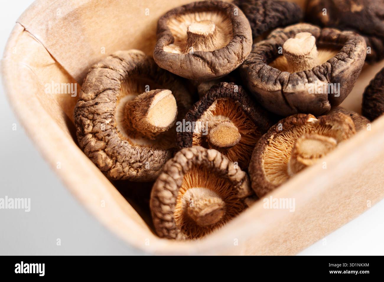 Shiitake mushrooms in paper hi-res stock photography and images - Alamy