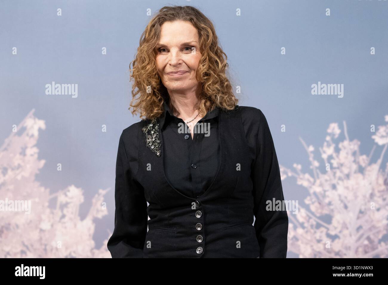 Isabelle Renauld poses at the photocall of the film 'Siempre es ...