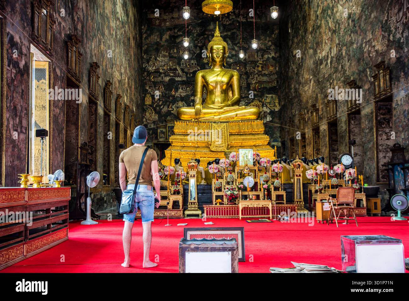 Back view of man in buddhist temple Stock Photo - Alamy