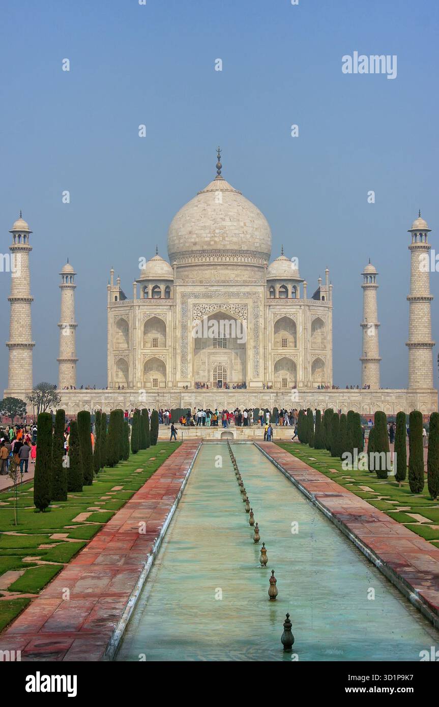 Taj Mahal with reflecting pool in Agra, Uttar Pradesh, India Stock ...