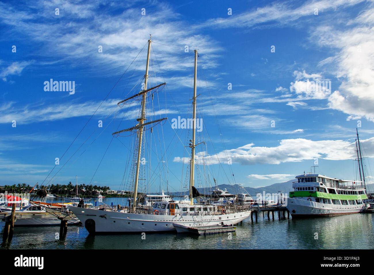 Boats anchored at Denarau port, Viti Levu, Fiji Stock Photo - Alamy