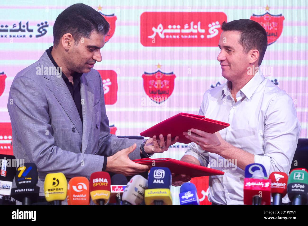 Osmar Loss Viera, the new head coach of Persepolis FC, and Peyman ...