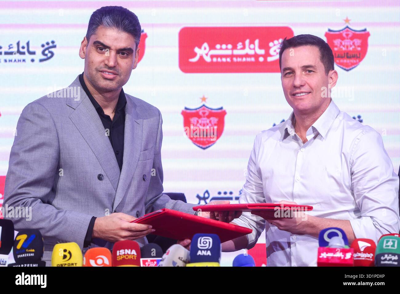 Osmar Loss Viera, the new head coach of Persepolis FC, and Peyman ...