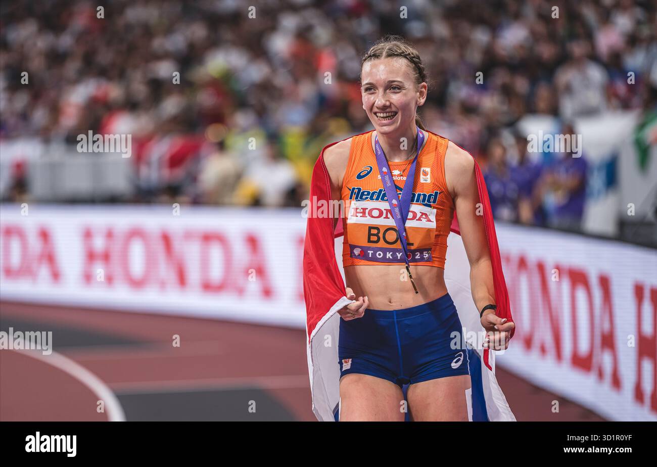 Femke Bol celebrating her medal with her country's flag at the 2025 ...