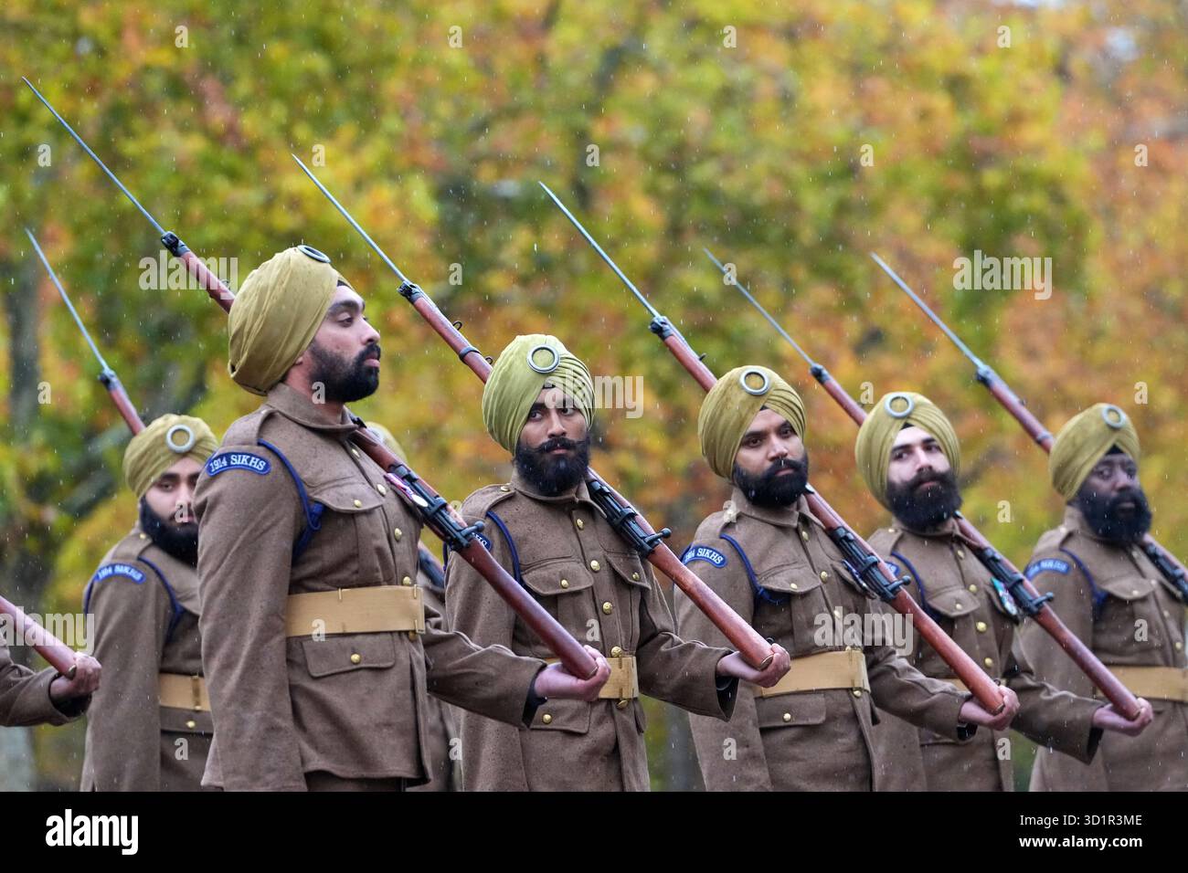 Soldiers wear real First World War Sikh infantry uniforms and carry ...