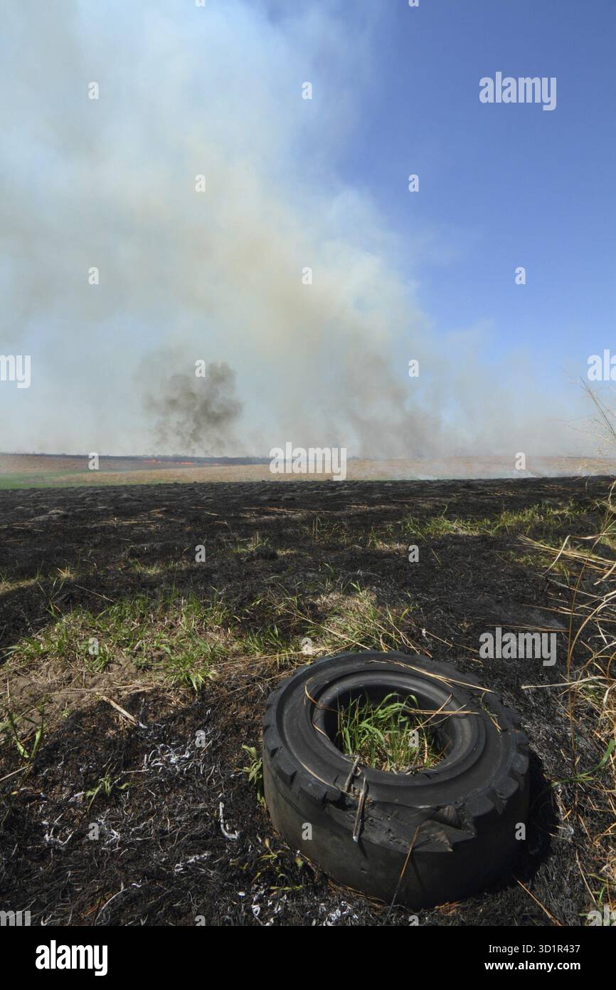 Prescribed prairie burn on the Great Plains in Nebraska Stock Photo - Alamy