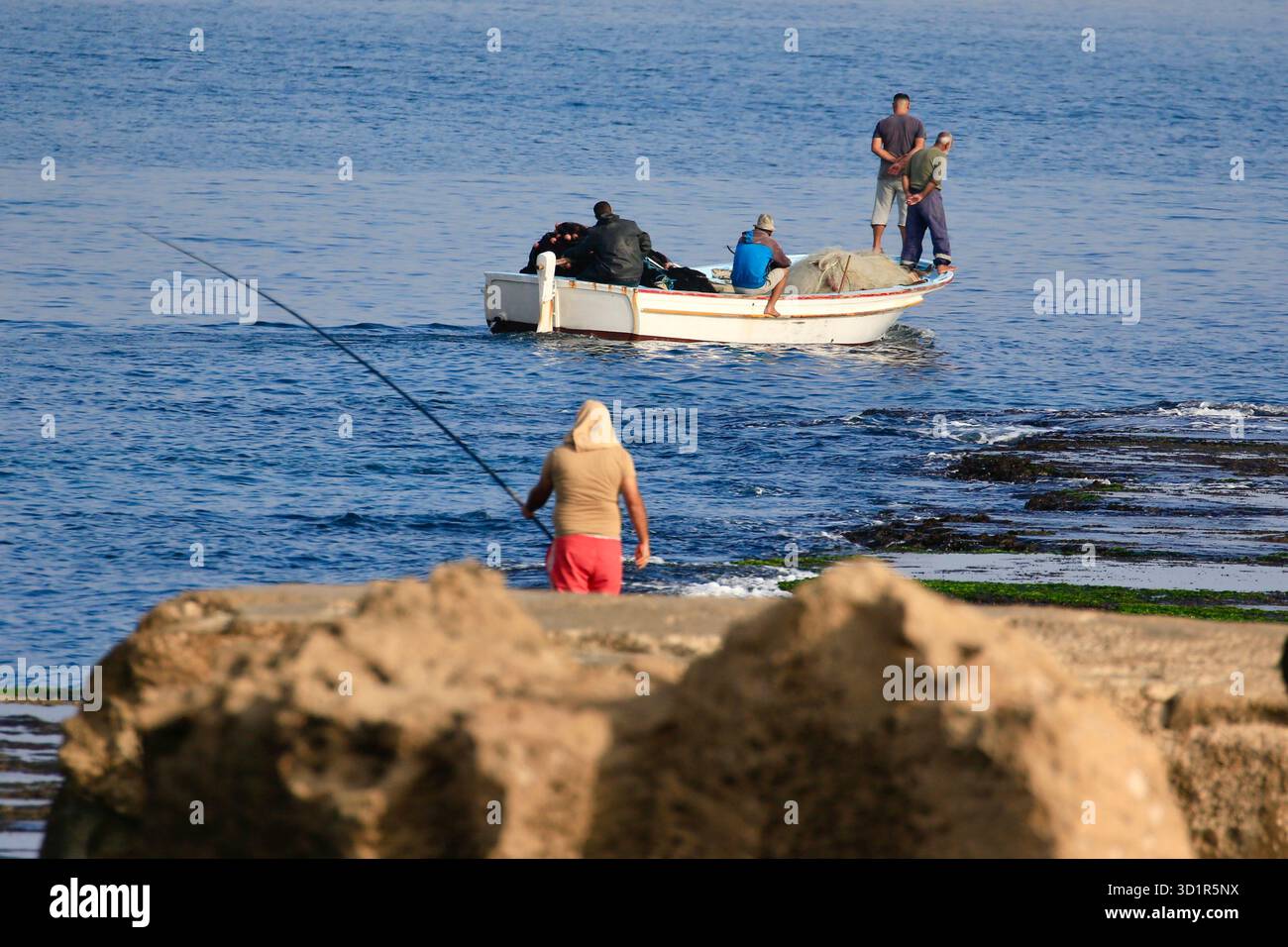 (251029) -- SIDON, Oct. 29, 2025 (Xinhua) -- People fish on the beach ...