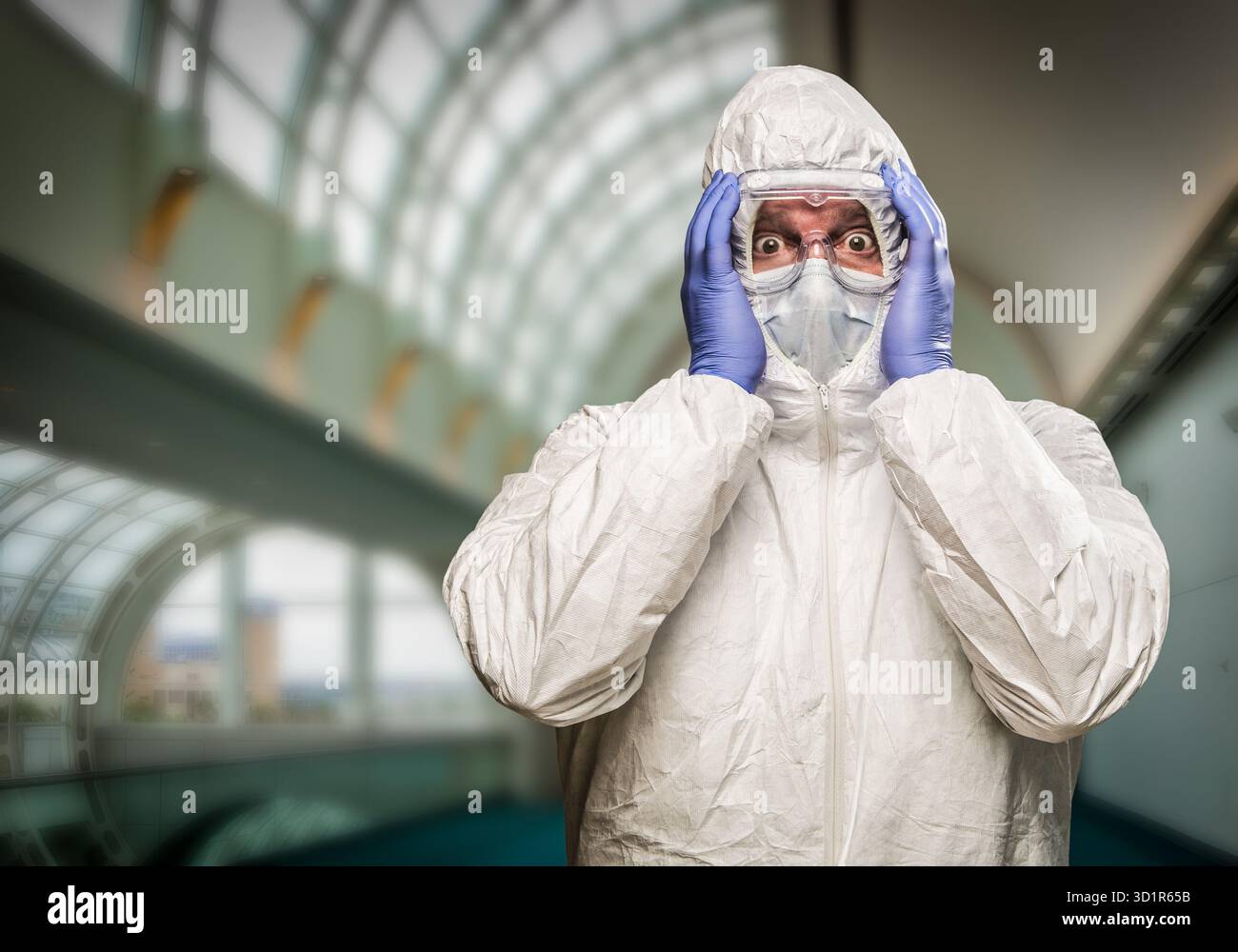 Man wearing hazmat protective clothing hi-res stock photography and ...