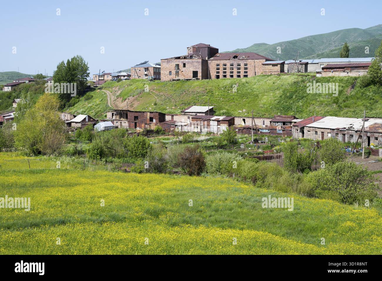 Green hills scattered buildings hi-res stock photography and images - Alamy