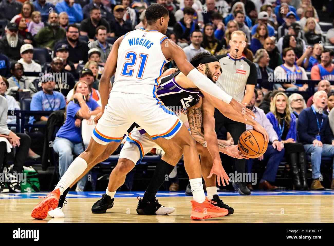 Sacramento Kings guard Devin Carter (22) pressures by Oklahoma City ...