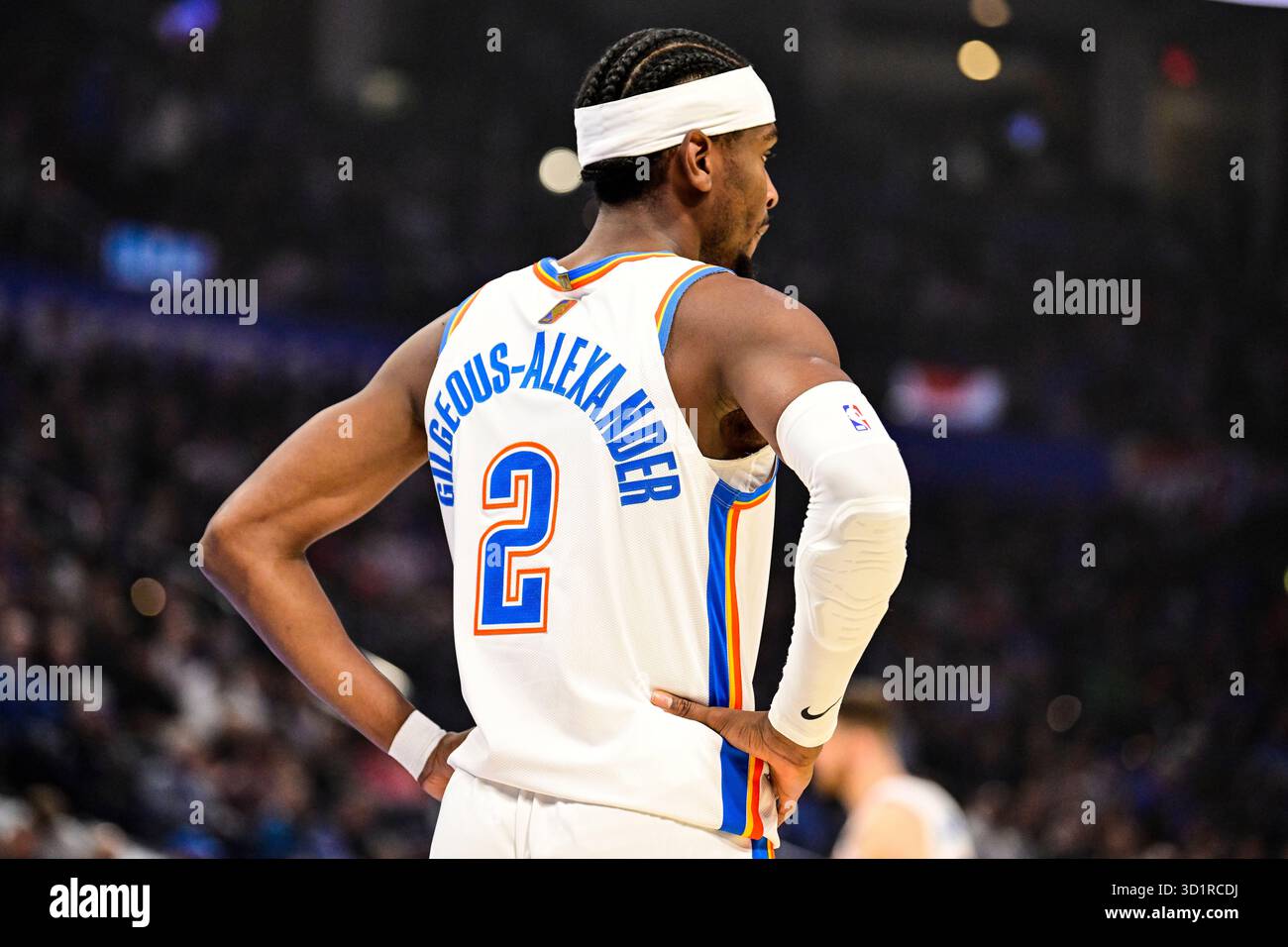 Oklahoma City Thunder guard Shai Gilgeous-Alexander (2) wears gold NBA ...