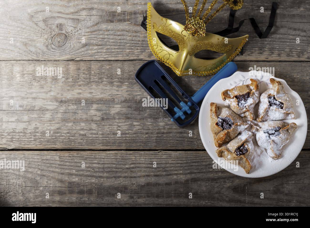 Purim holiday symbols hamantaschen hi-res stock photography and images ...