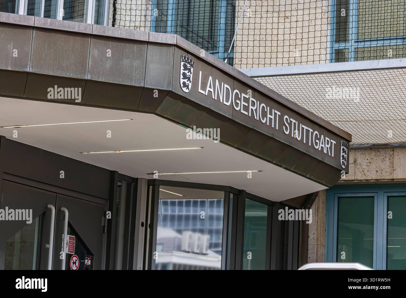 Landgericht Stuttgart. Schriftzug am Gerichtsgebäude. // 27.10.2025 ...