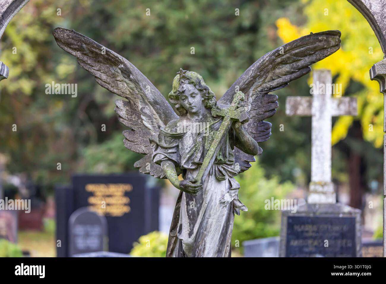 Pragfriedhof Stuttgart im Herbst. Der November ist traditionell die ...
