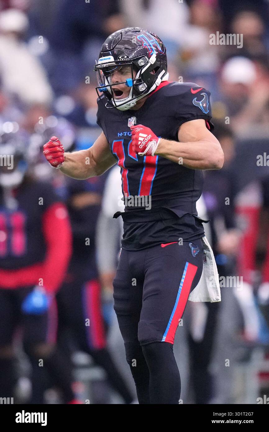Houston Texans wide receiver Braxton Berrios (17) celebrates a first ...