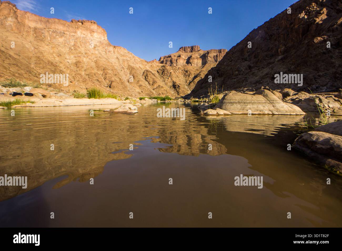 Tall cliffs forming edges hi-res stock photography and images - Alamy