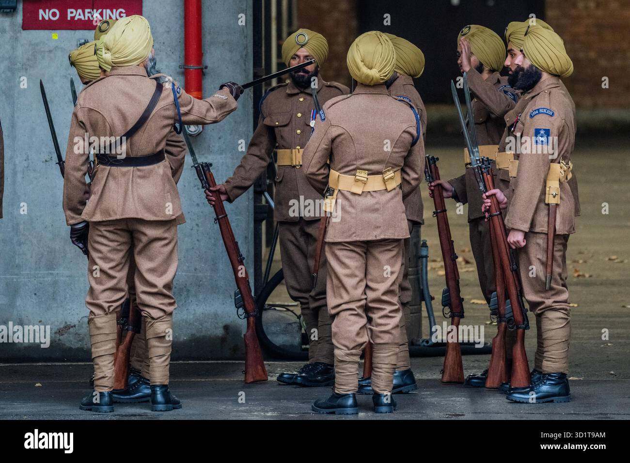 Sikh uniform navy hi-res stock photography and images - Alamy