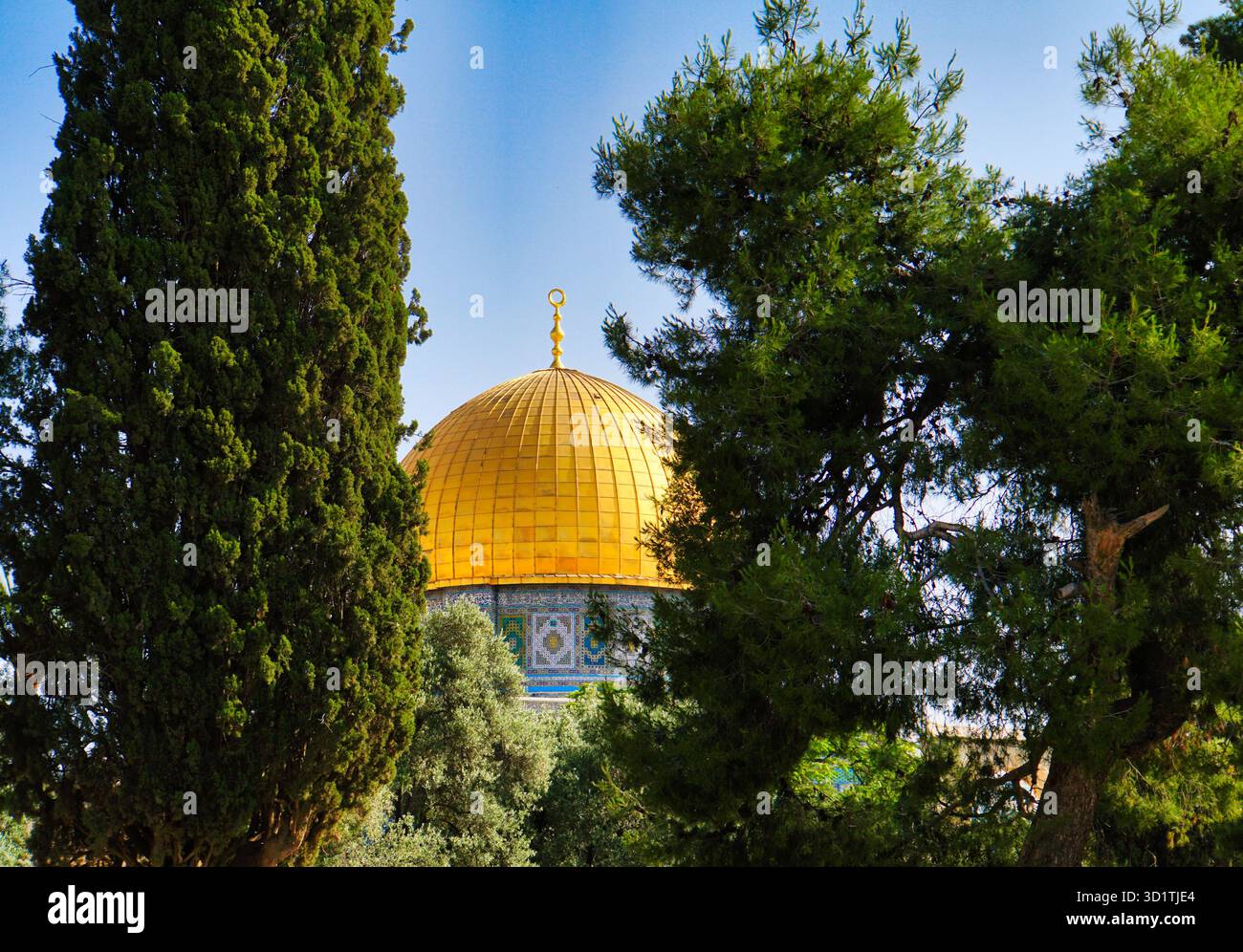 Dome of the Rock (mosque) on the Haram al sharif, Temple Mount in ...