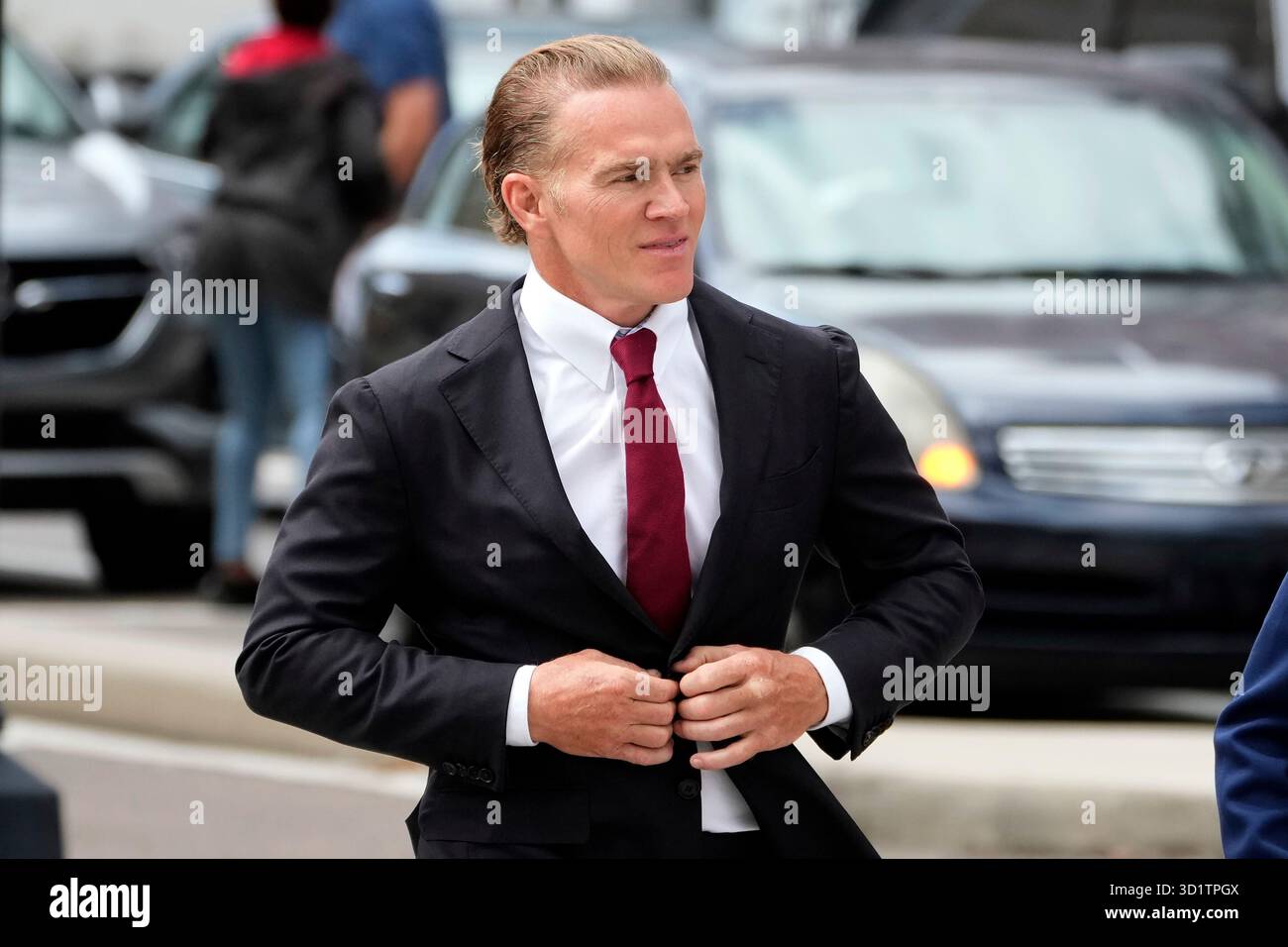 Former Green Beret Jordan Goudreau walks to the United States ...