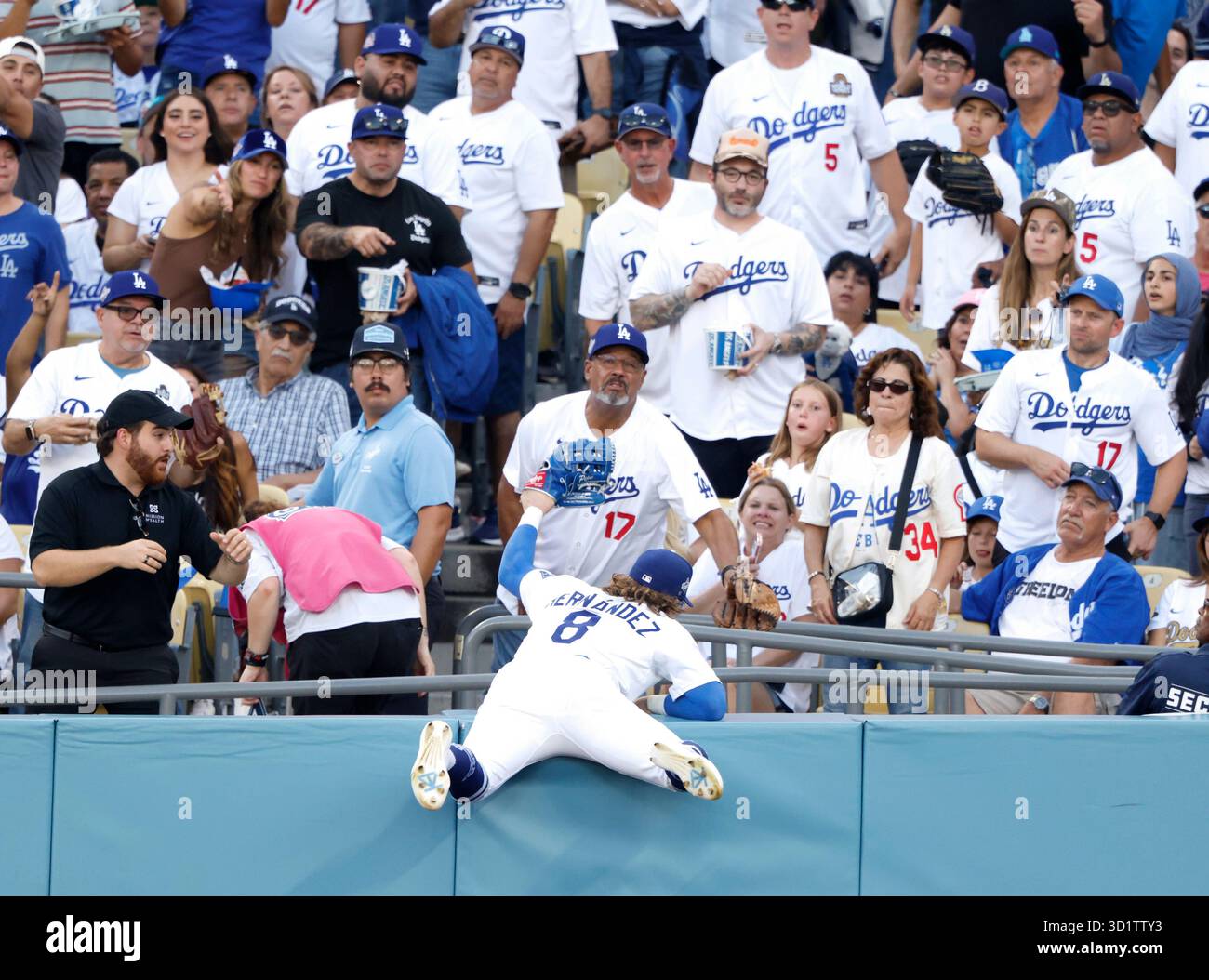 Los Angeles, United States. 28th Oct, 2025. Los Angeles Dodgers left ...