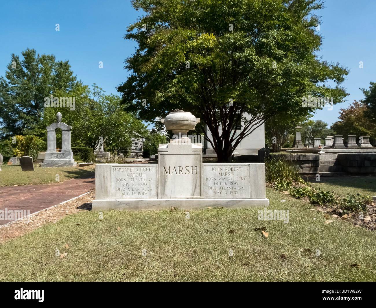 Final Resting Place of Margaret Mitchell: The Pulitzer-Winning Author ...